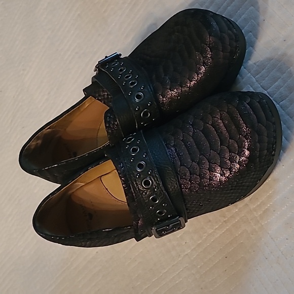 Nurse Mates | Shoes | Nurse Mates Womens Size Chelsea Slipon Clogs ...